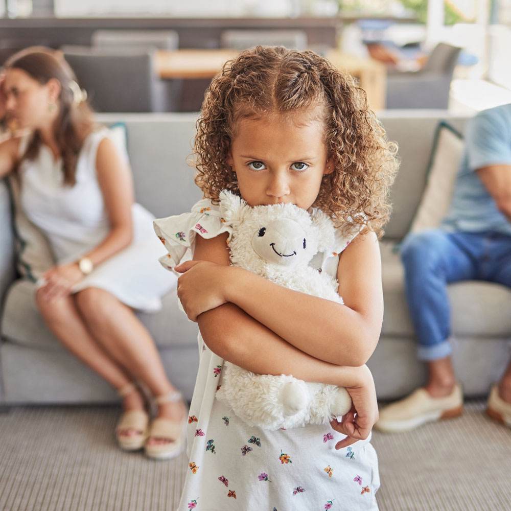 Signs You Grew Up in a Toxic Family & Effects